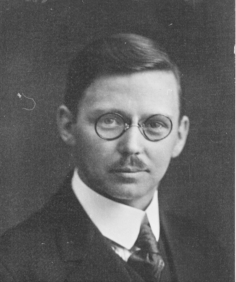 The Strange Story of the Professor and the Dutch Chair – Origins Online